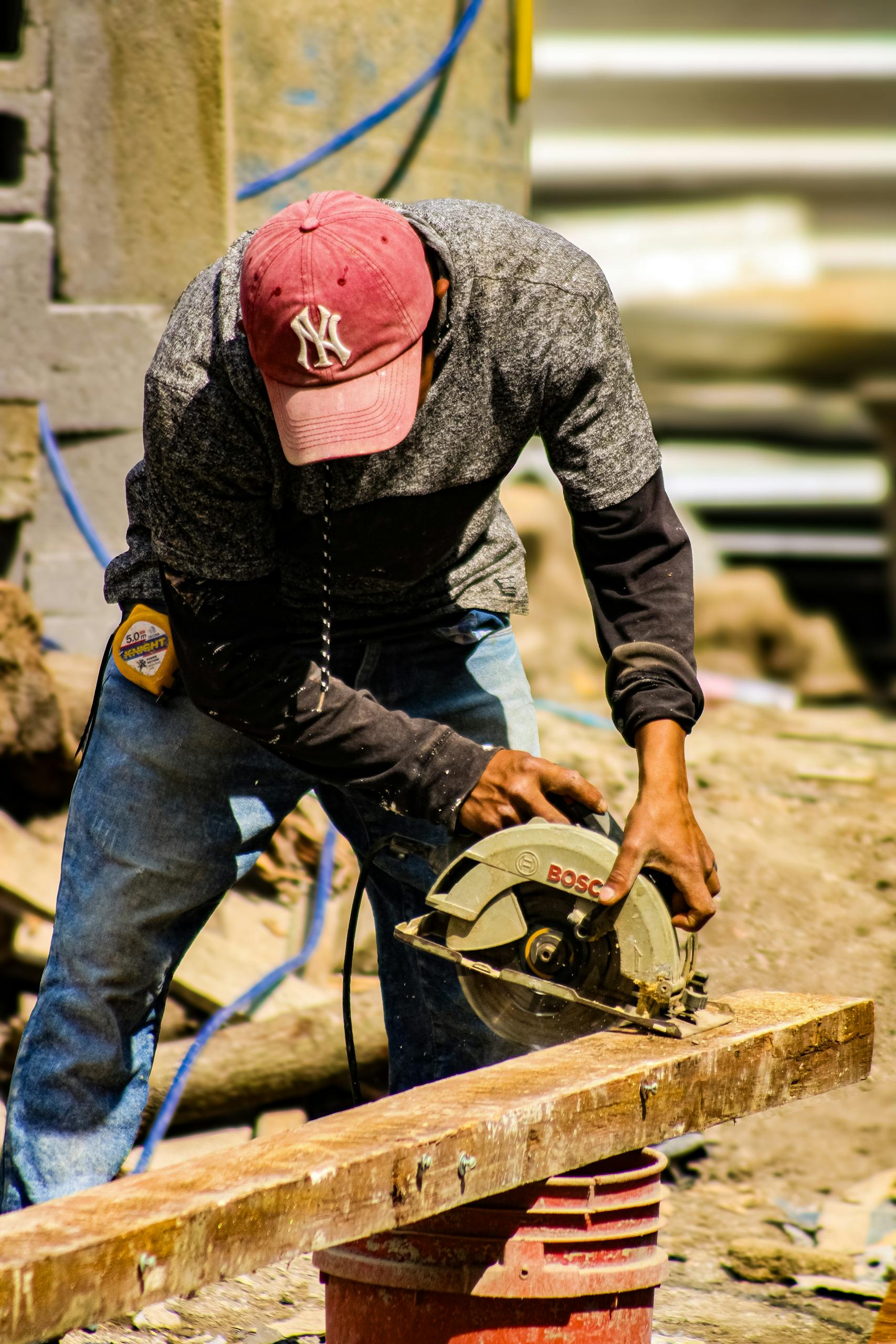 How to Use a Circular Saw Like a Pro (Beginner's Ultimate Guide ...