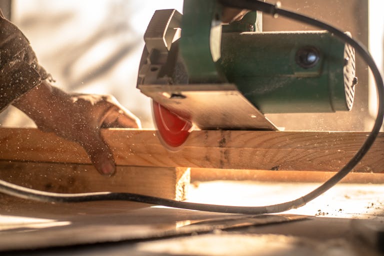 How to Use a Circular Saw Like a Pro (Beginner's Ultimate Guide ...