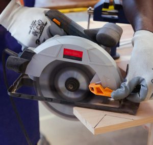 How to Use a Circular Saw Like a Pro (Beginner's Ultimate Guide ...