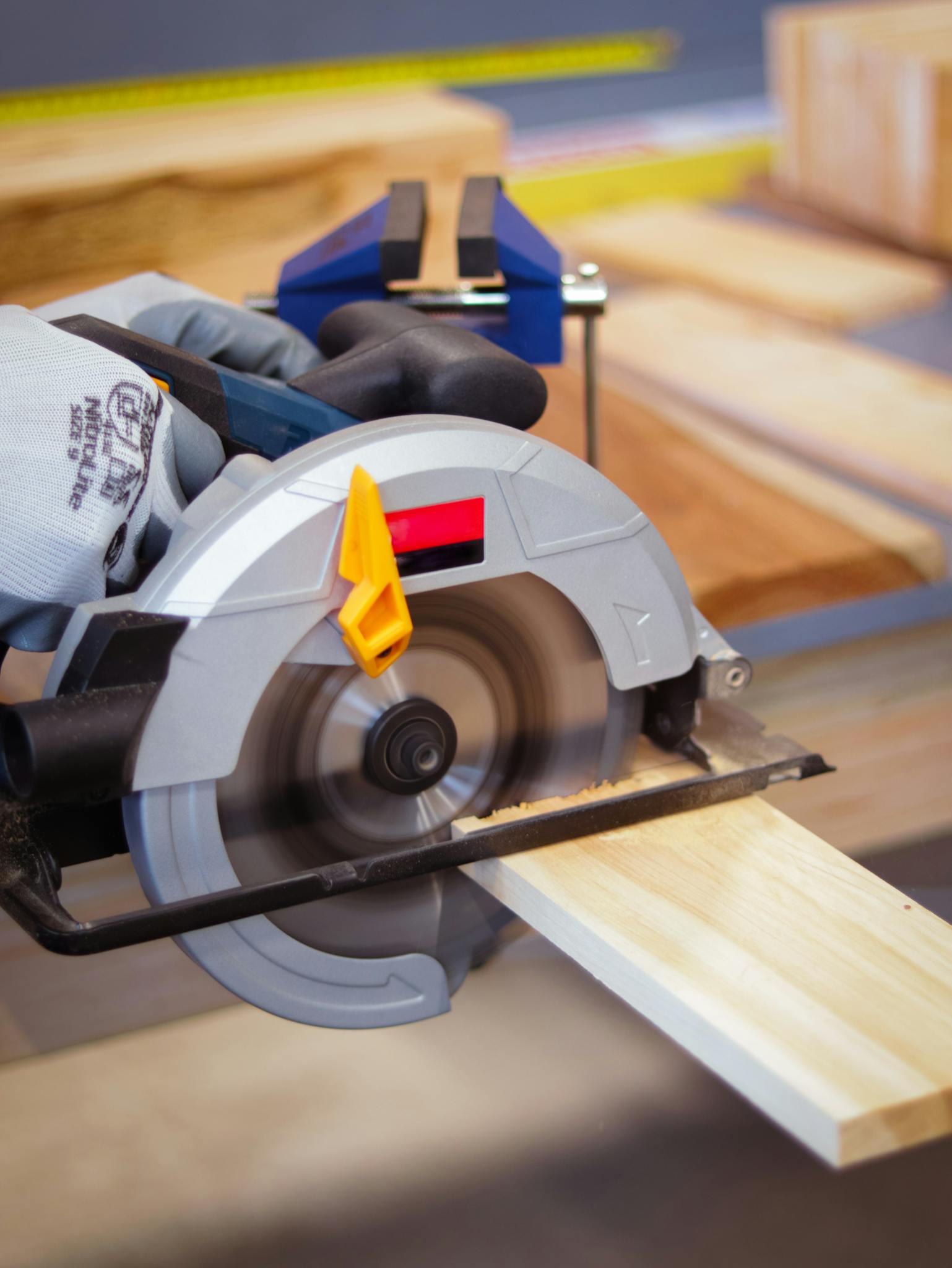 How to Cut Wood Straight: 7 Best Methods for Perfect Cuts - Tekton Travis