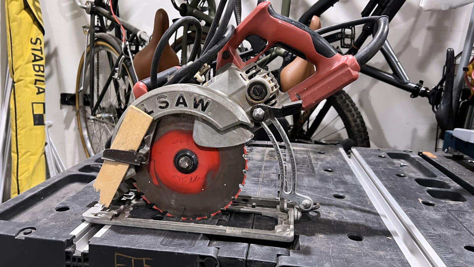 How to Use a Circular Saw Like a Pro (Beginner's Ultimate Guide ...