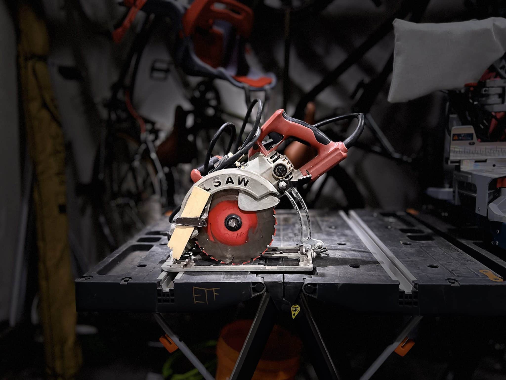 How to Use a Circular Saw Like a Pro (Beginner's Ultimate Guide ...